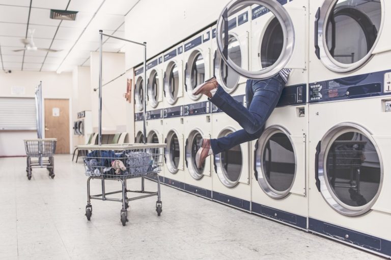 How To Properly Sort, Wash And Dry Laundry - A Step-By-Step Guide - Mom ...